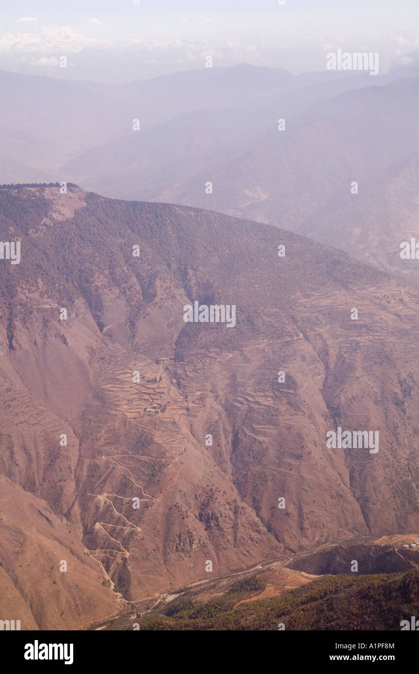 A zig zag mountain path along the side of a mountain Stock Photo - Alamy