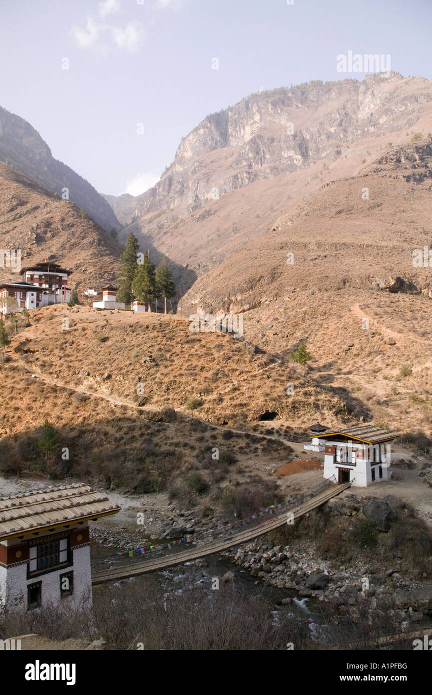 Traditional Bhutanese architecture in the Himalayan mountains of Bhutan ...