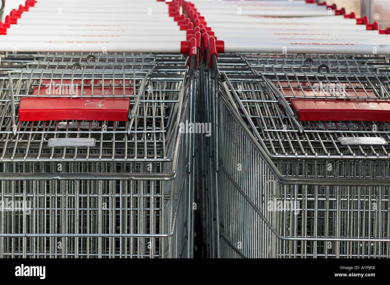 Empty carts waiting hi-res stock photography and images - Alamy