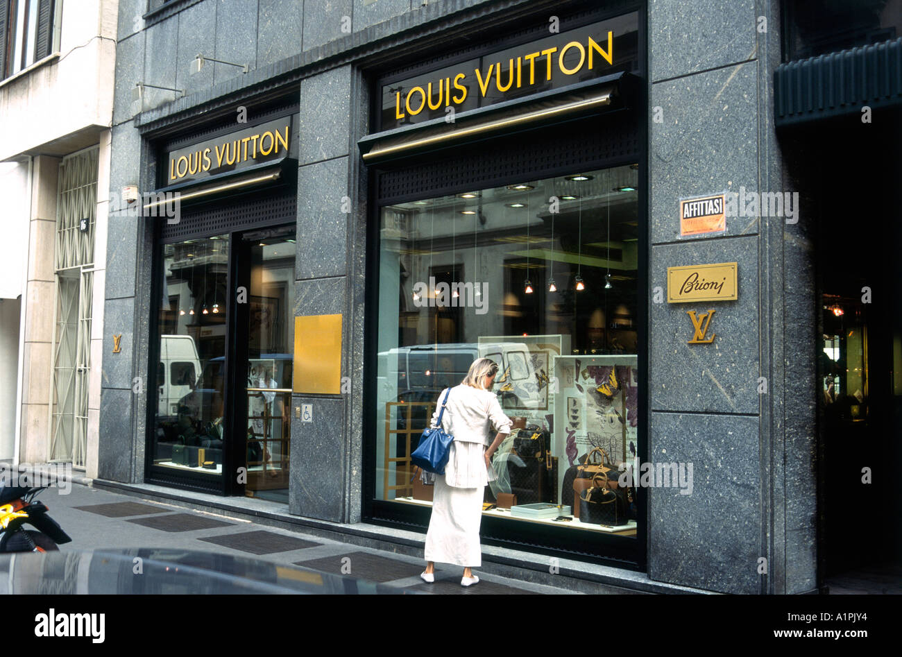 Louis Vuitton Shop Stock Photo - Alamy