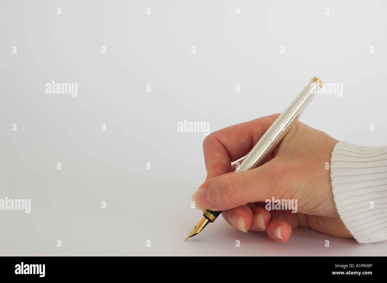 Hand holding fountain pen hi-res stock photography and images - Alamy