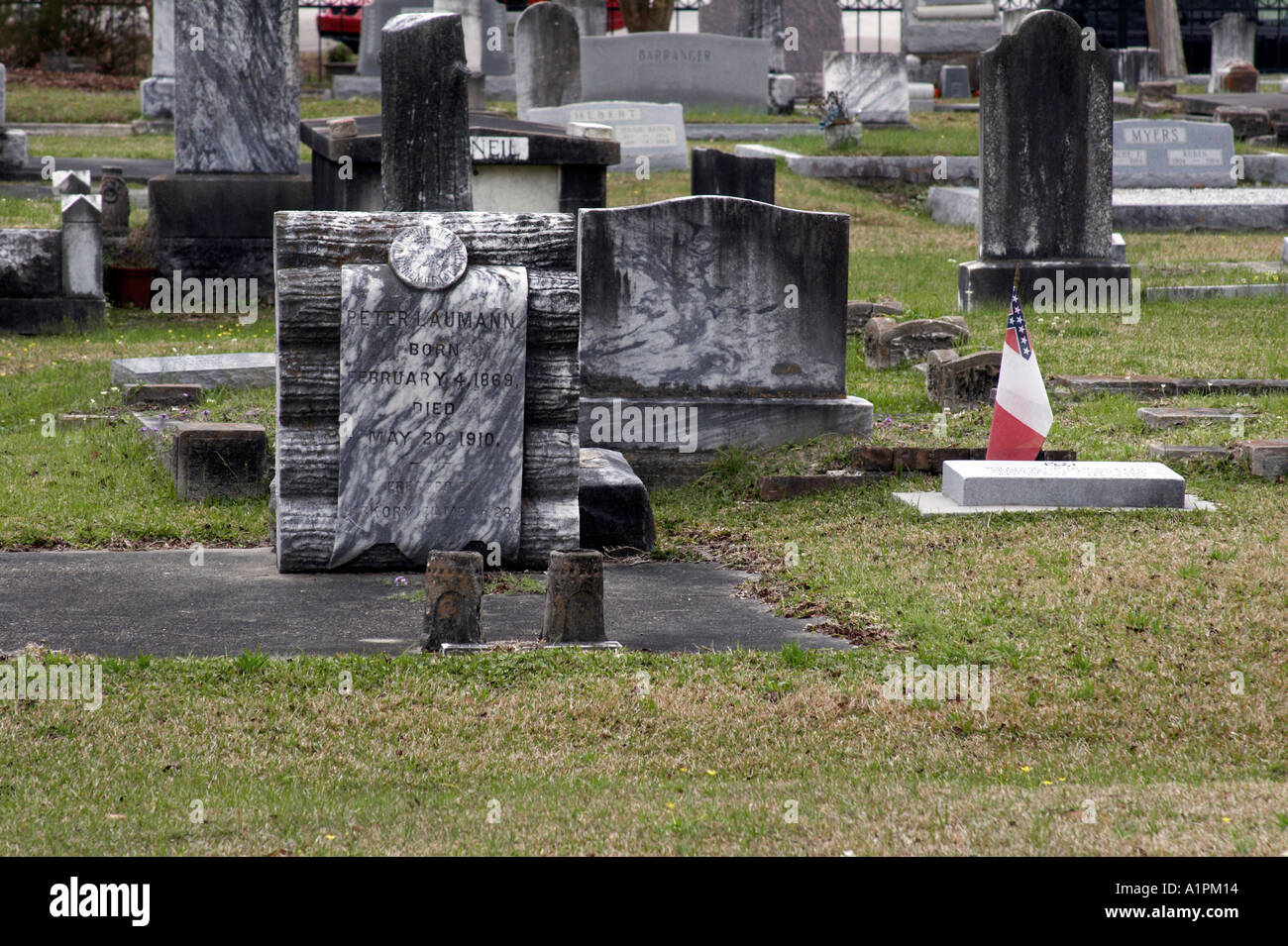 Tombstones and confederate flag Stock Photo - Alamy