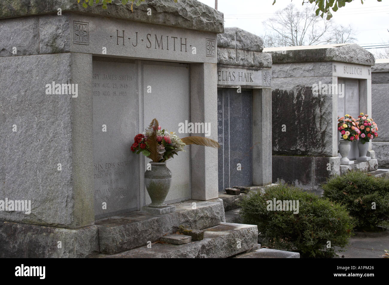 Above ground crypt in graveyard Stock Photo - Alamy