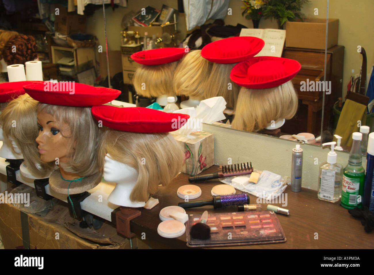 Theatre makeup table and mirror Stock Photo - Alamy