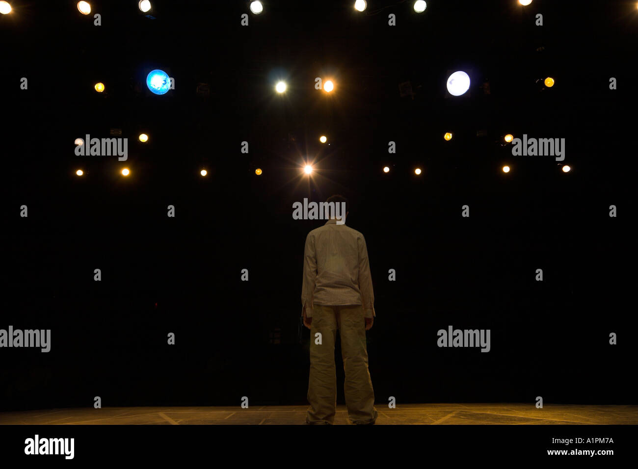 Actor stage rear view hi-res stock photography and images - Alamy