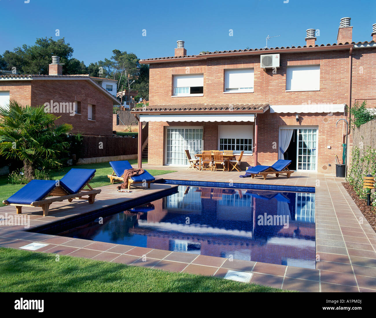 Swimming pool attached to house hi-res stock photography and images - Alamy