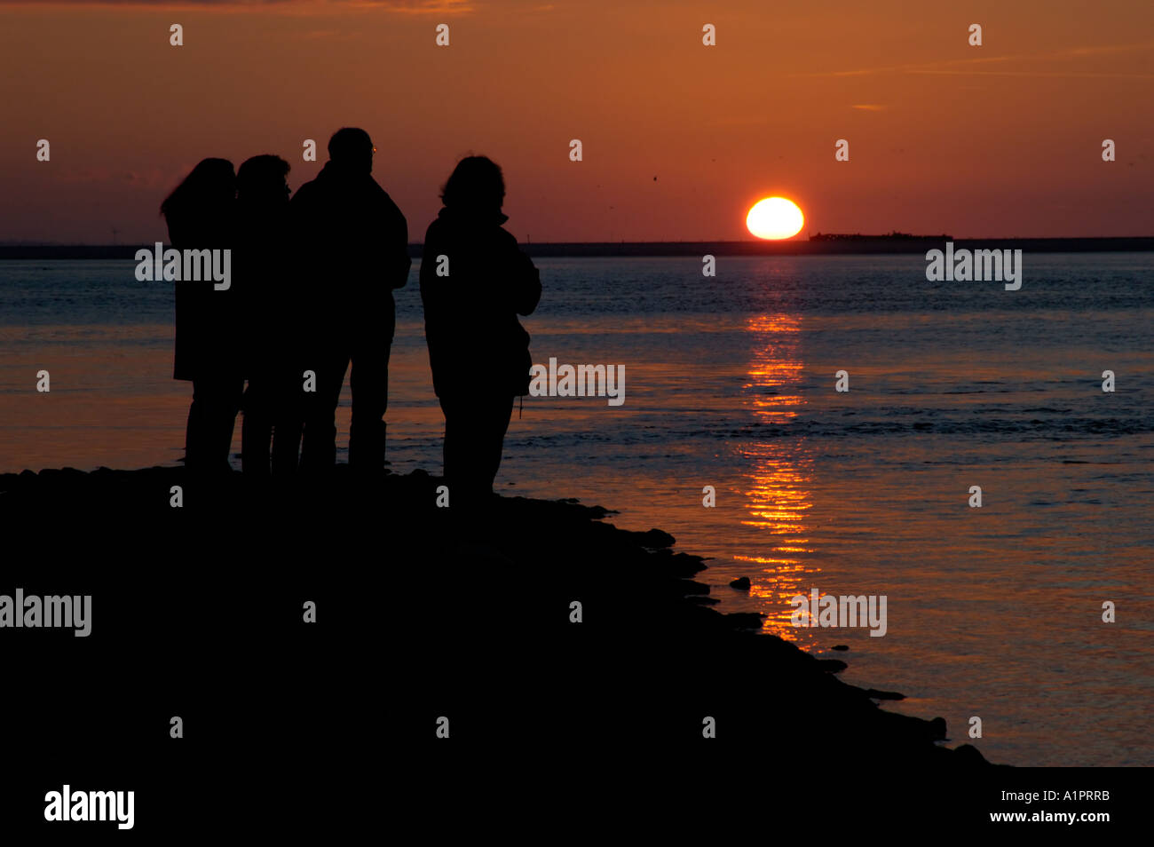 Set family silhouetted hi-res stock photography and images - Alamy