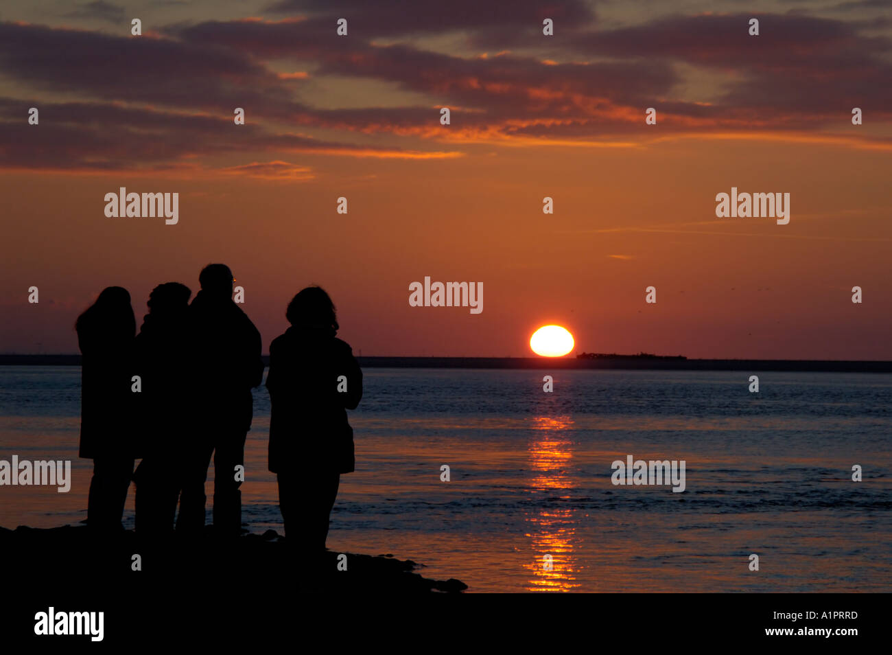Set family silhouetted hi-res stock photography and images - Alamy
