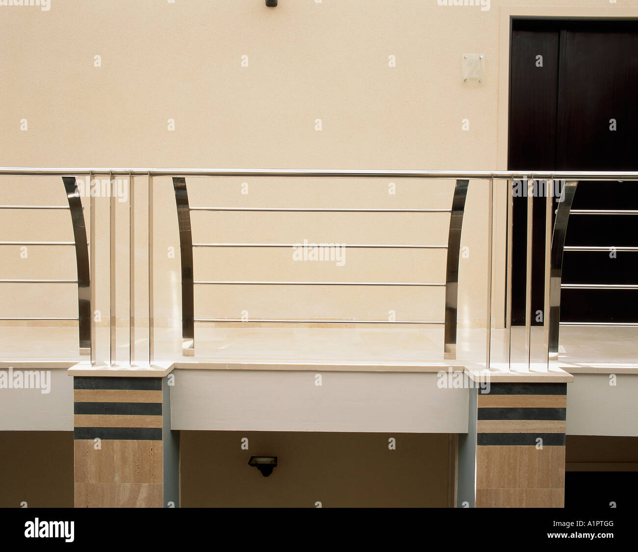 Metallic frameworks hi-res stock photography and images - Alamy