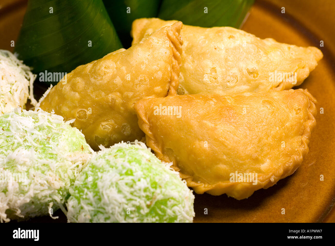 Malaysian curry puff hi-res stock photography and images - Alamy
