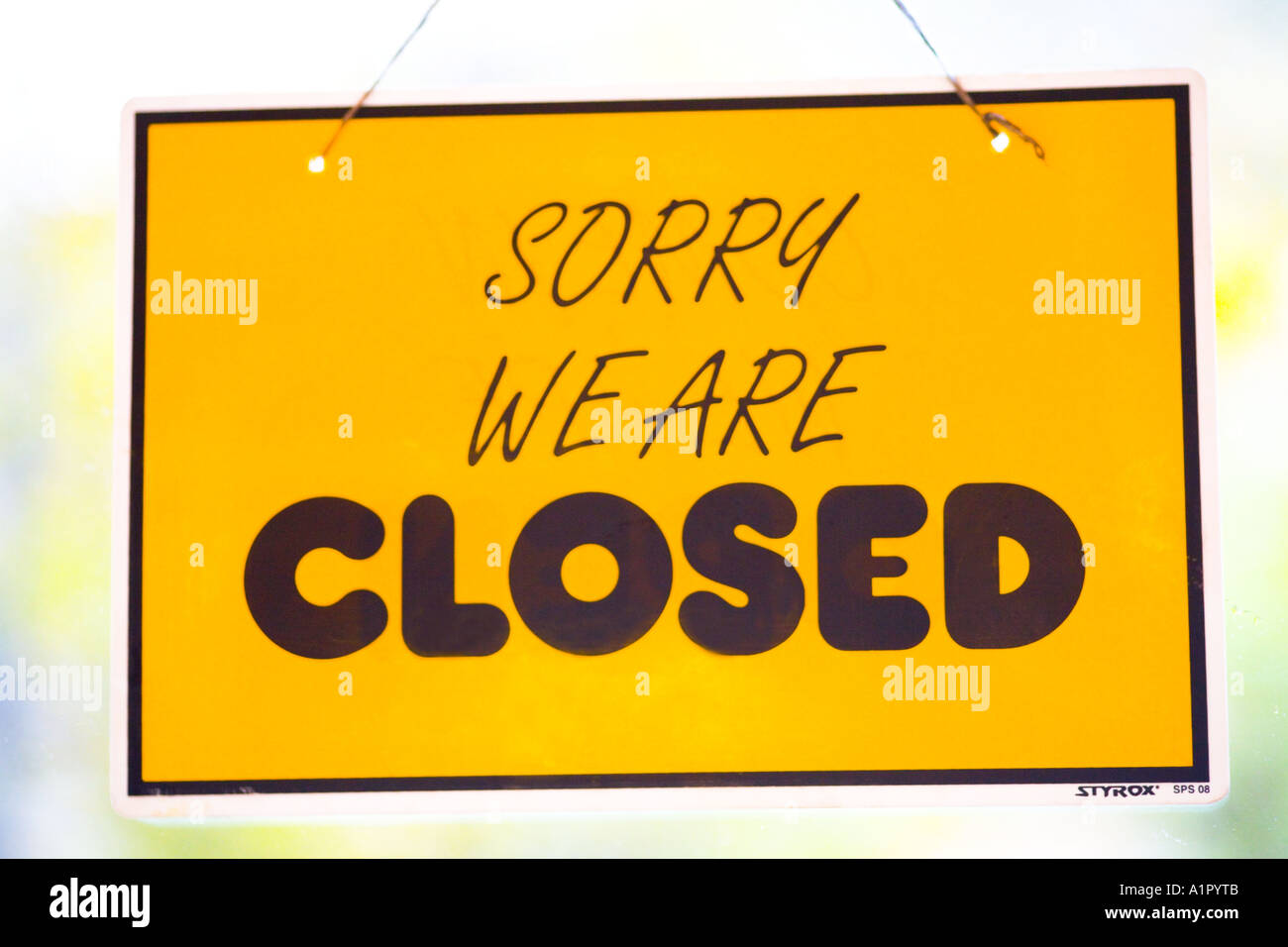 A yellow door sign stating closed Stock Photo - Alamy
