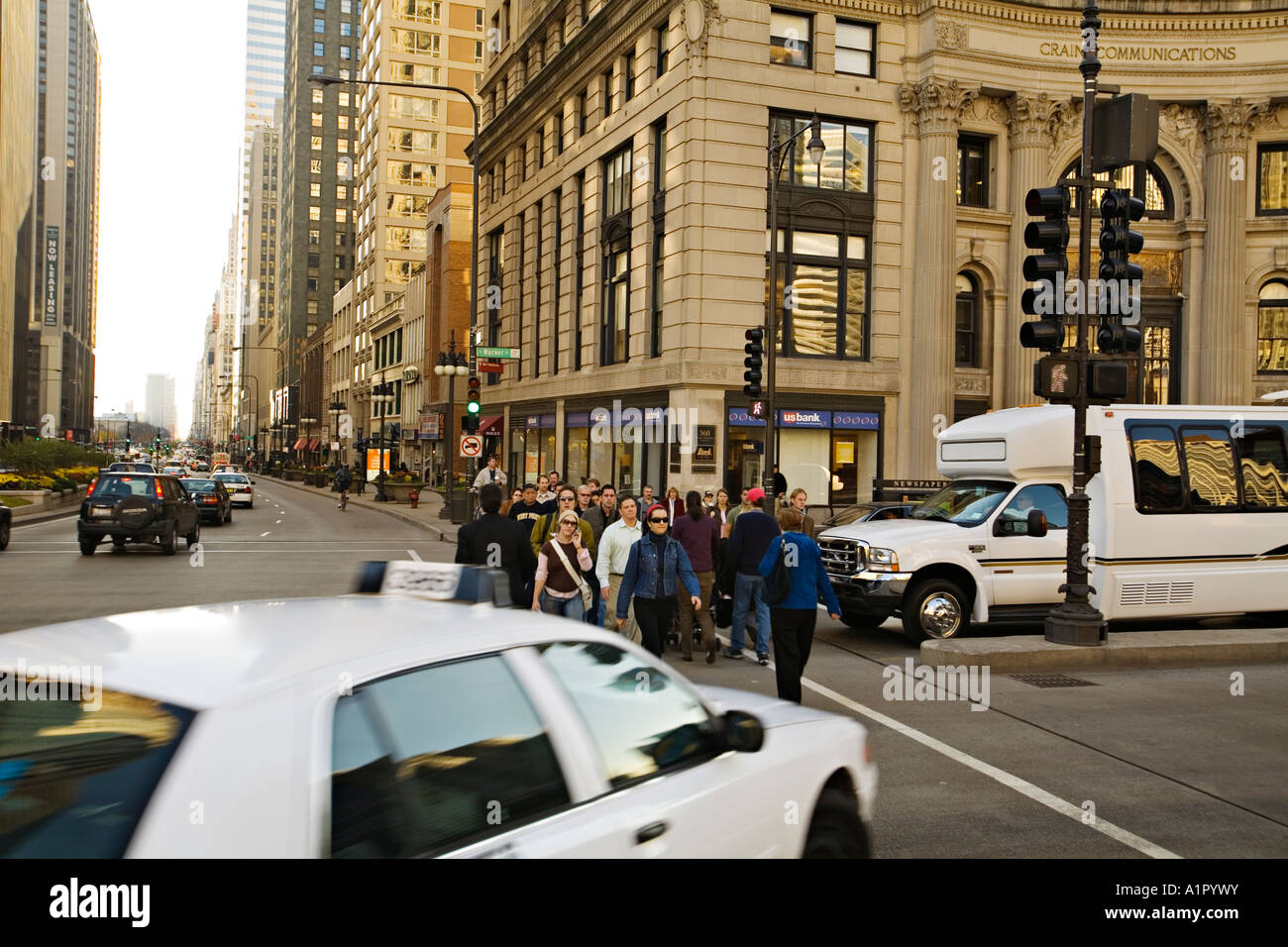 Illinois chicago people in crosswalk hi-res stock photography and ...