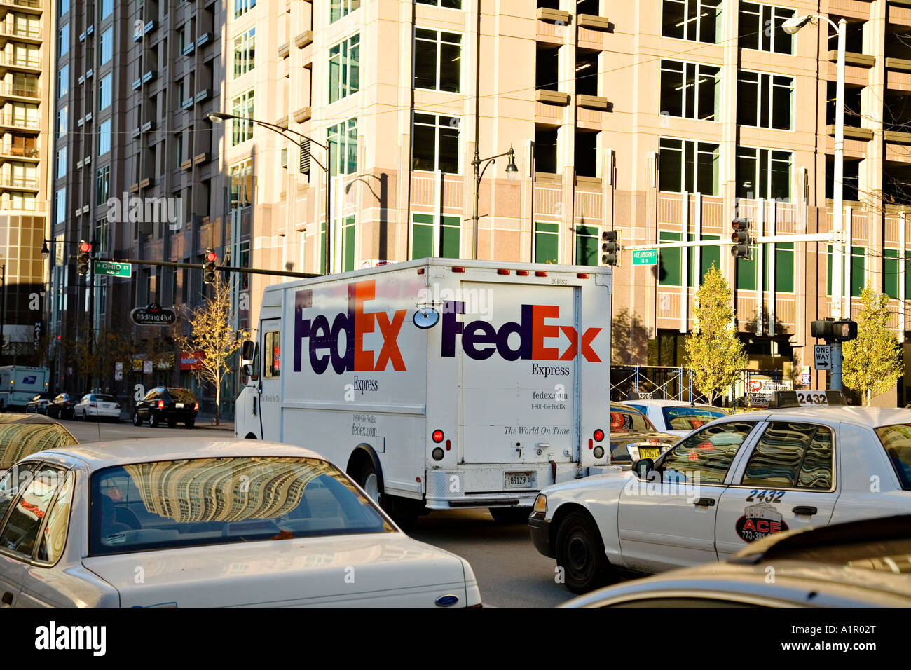 Fedex truck in traffic hi-res stock photography and images - Alamy
