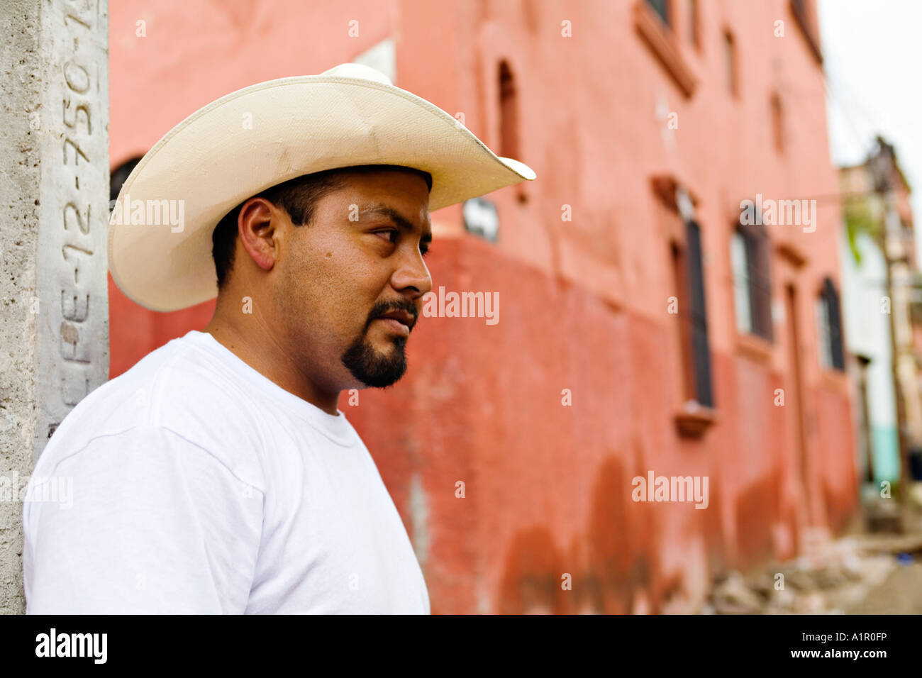 Hispanic man wearing cowboy hat hi-res stock photography and images - Alamy
