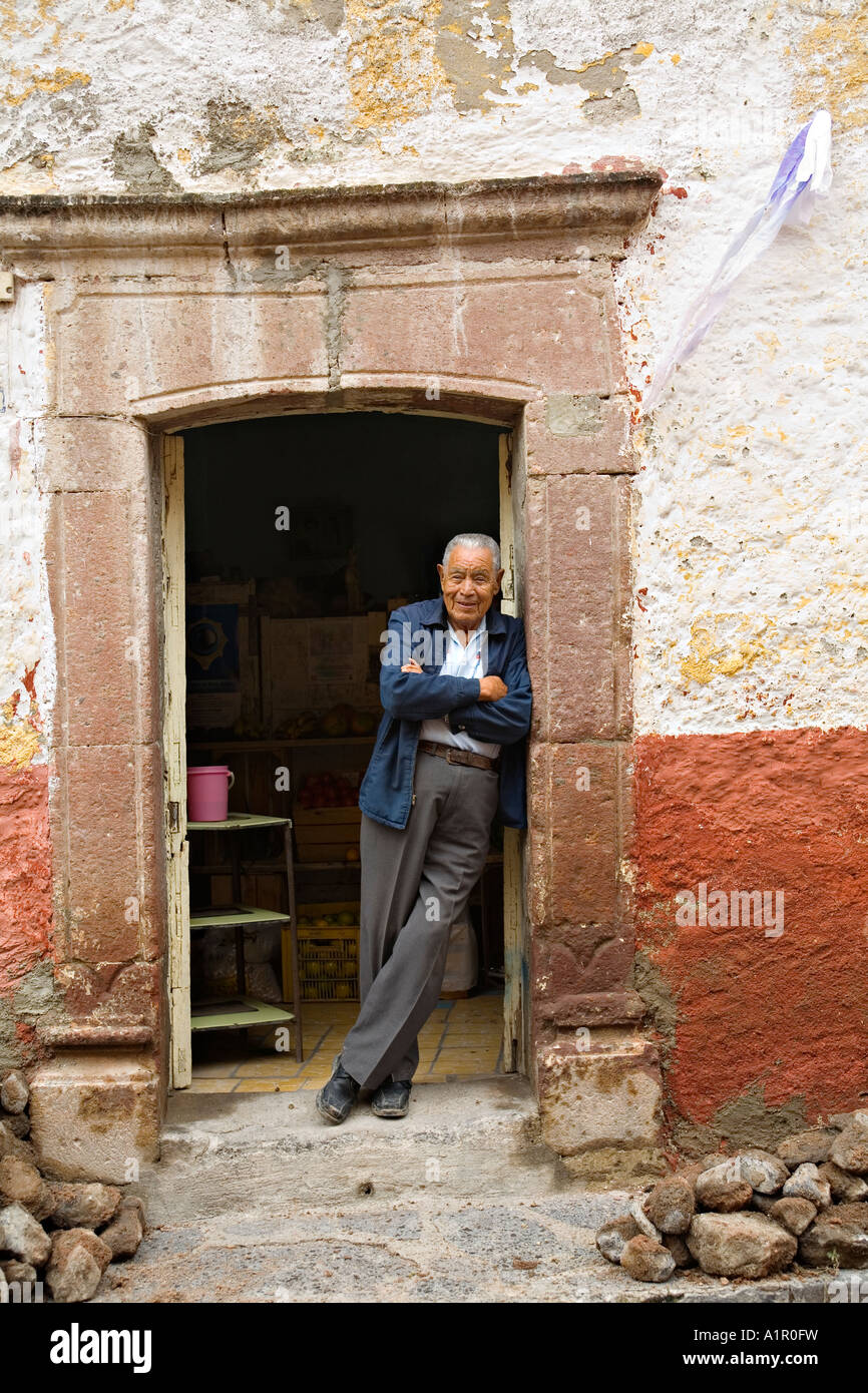 Lean against man hi-res stock photography and images - Alamy