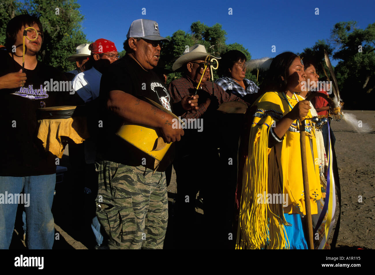 Apache sunrise dance hi-res stock photography and images - Alamy