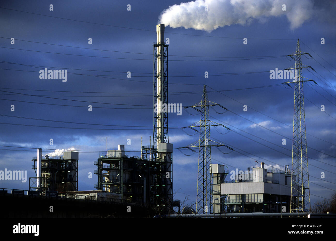 Commercial waste disposal incinerator supplying electricity to the ...