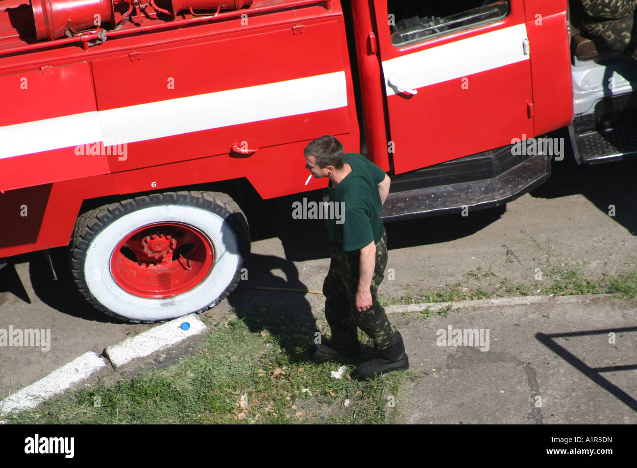 Firemen packing truck hi-res stock photography and images - Alamy