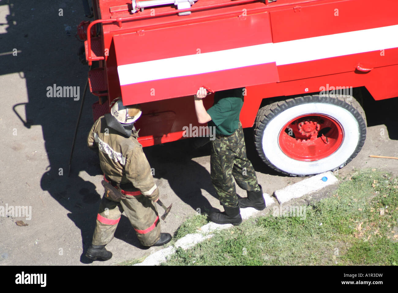 Firemen packing truck hi-res stock photography and images - Alamy