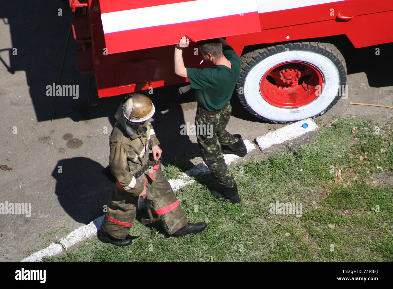 Firemen packing truck hi-res stock photography and images - Alamy