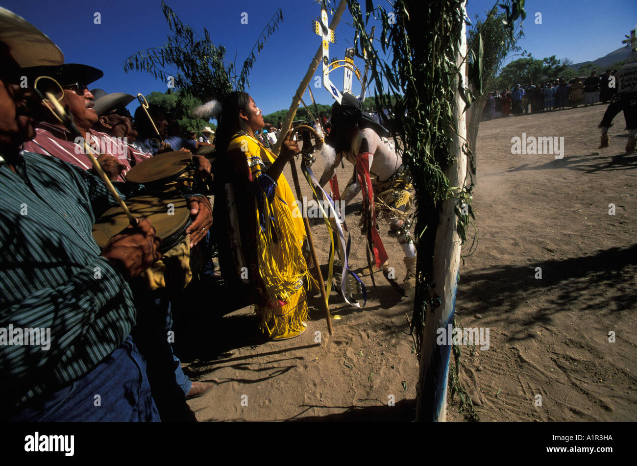 Apache gaan dancers hi-res stock photography and images - Alamy