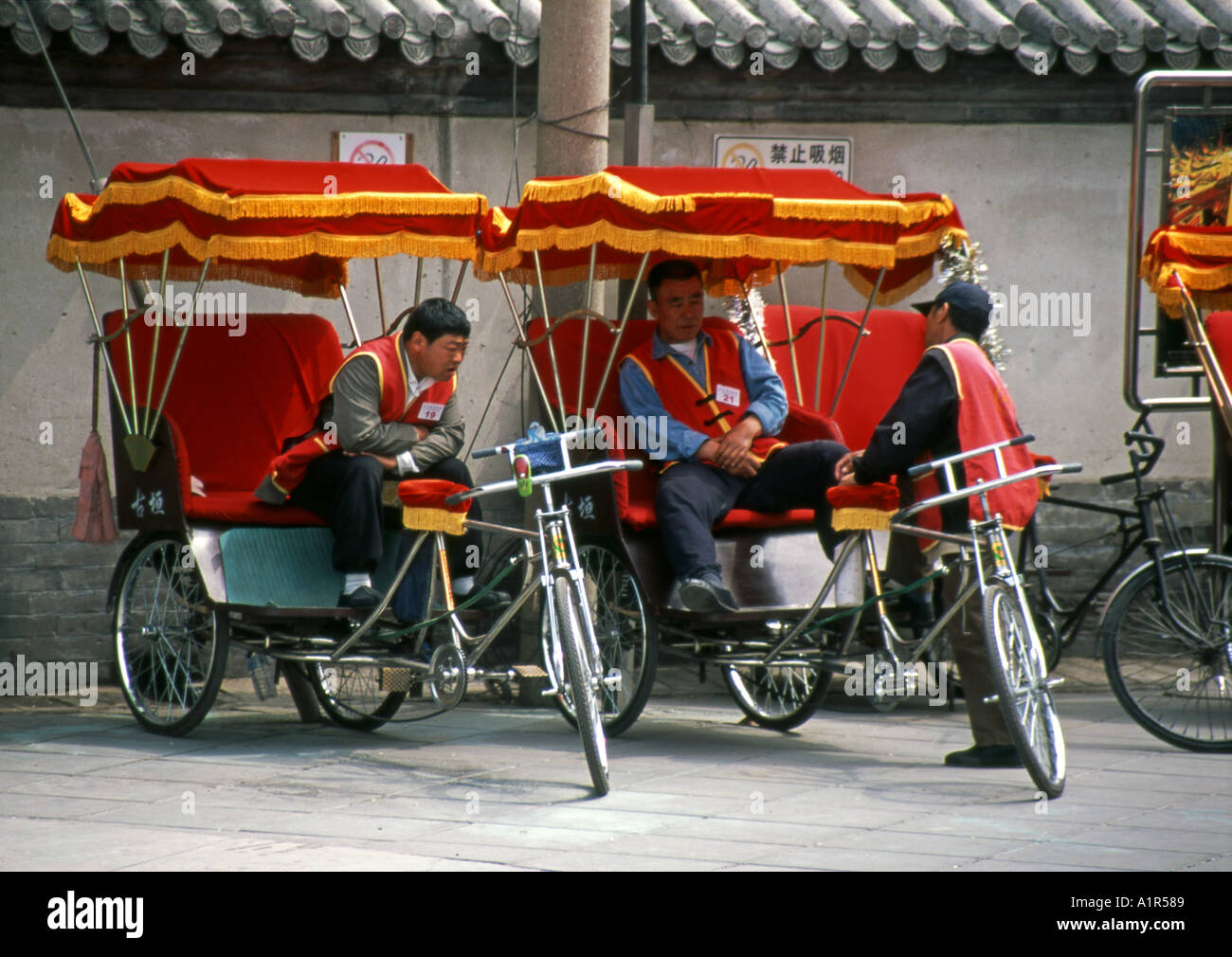 Individual people society transport hi-res stock photography and images ...