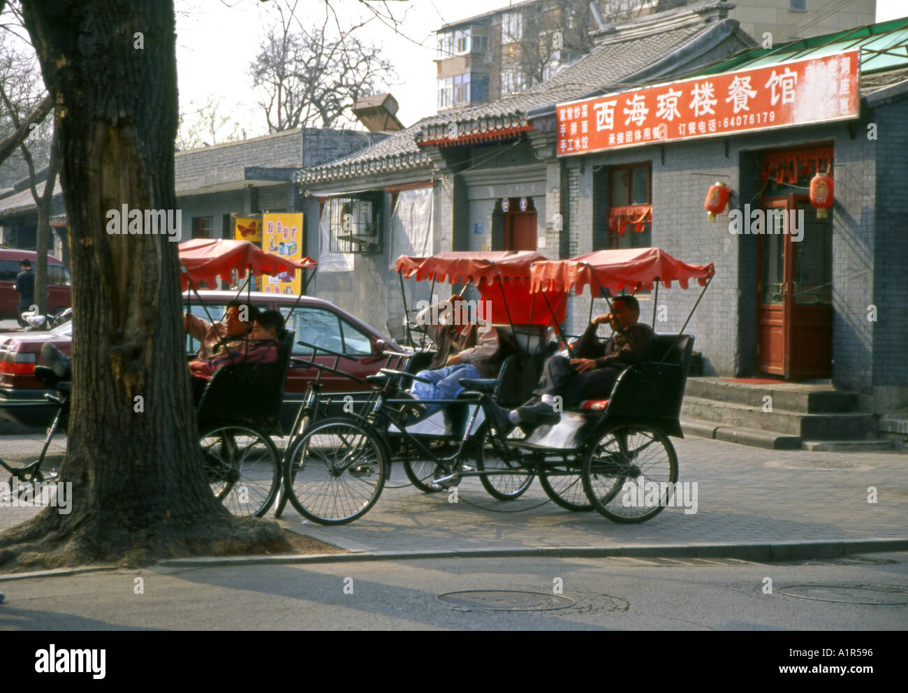 Three chinese men sit hi-res stock photography and images - Alamy