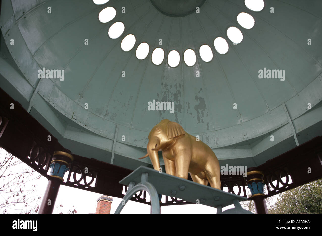 Stoke row well hi-res stock photography and images - Alamy