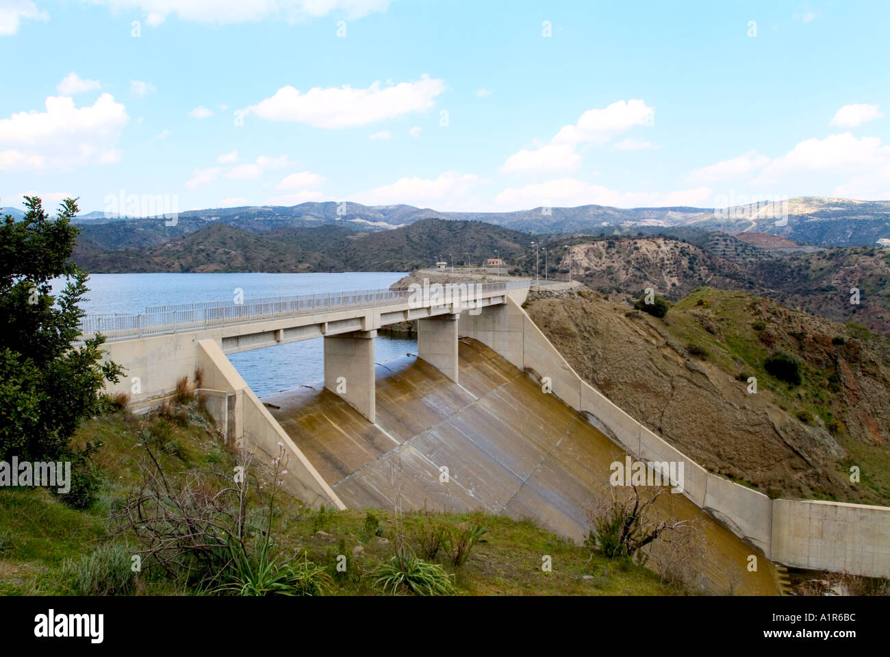 Full reservoir hi-res stock photography and images - Alamy