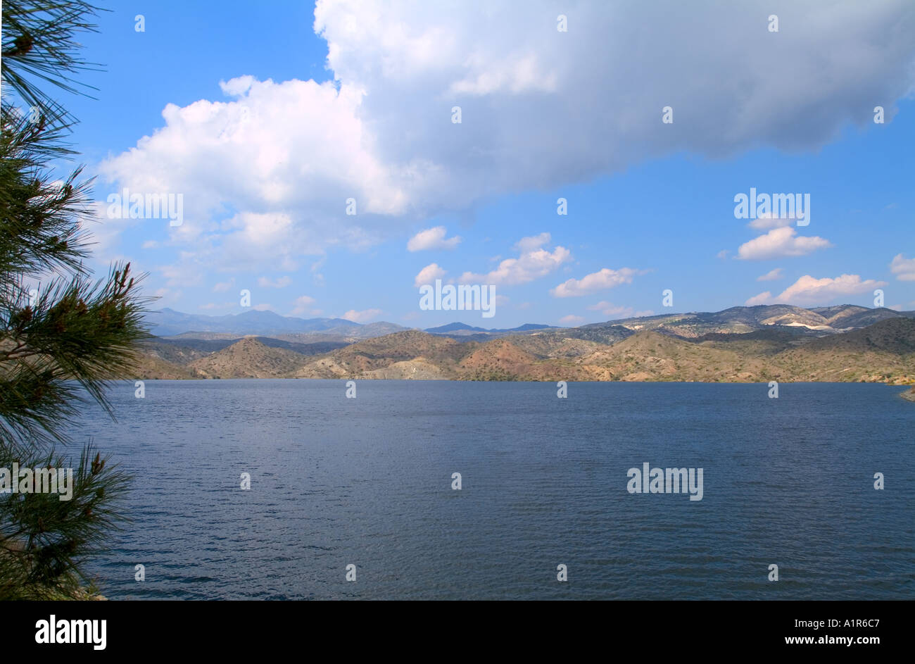 Full reservoir hi-res stock photography and images - Alamy