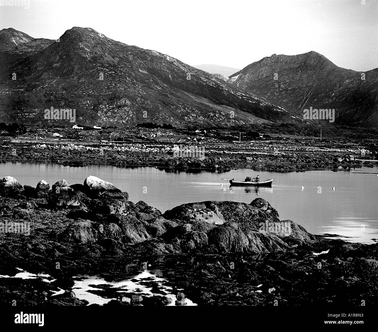 Roundstone bay ireland hi-res stock photography and images - Alamy