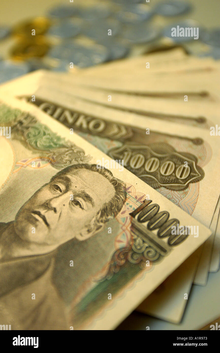 Japanese yen notes and coins hi-res stock photography and images - Alamy