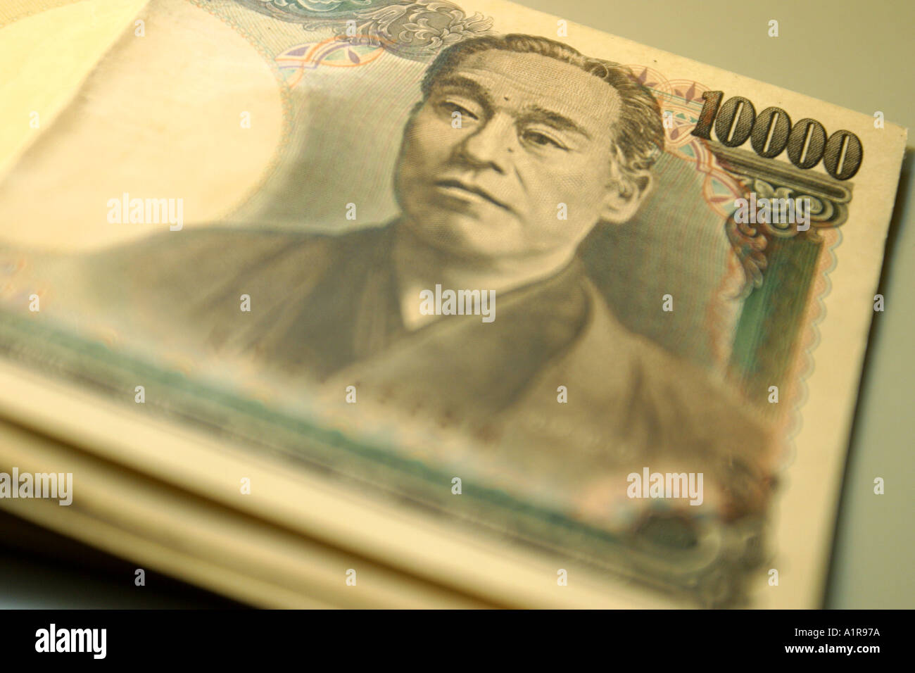 Yen and dollars bank notes hi-res stock photography and images - Alamy