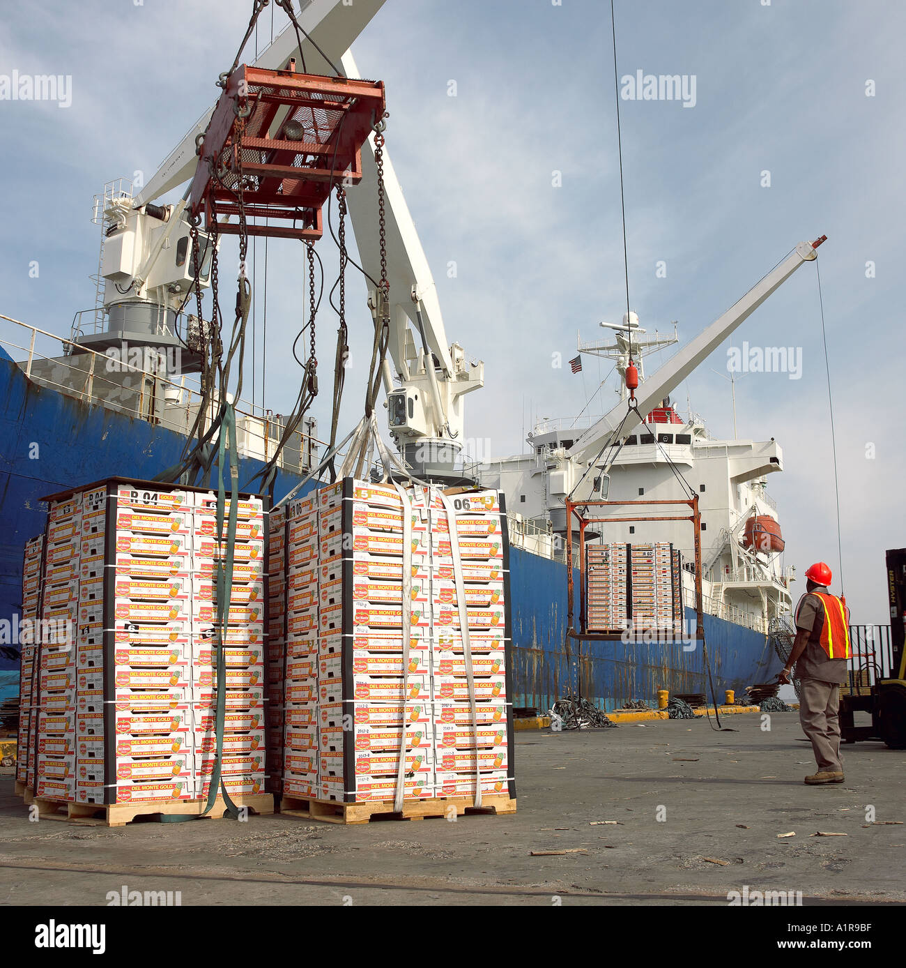 Pineapple crate ship hi-res stock photography and images - Alamy