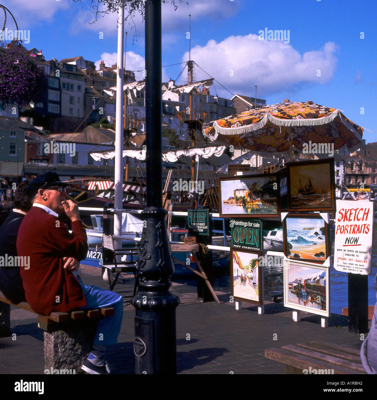 Painter artist stall hi-res stock photography and images - Alamy