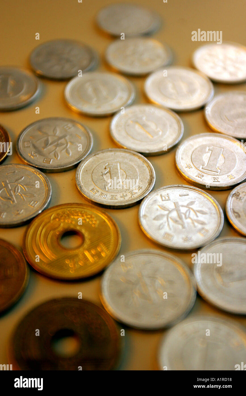 Japanese yen banknotes coins hi-res stock photography and images - Alamy