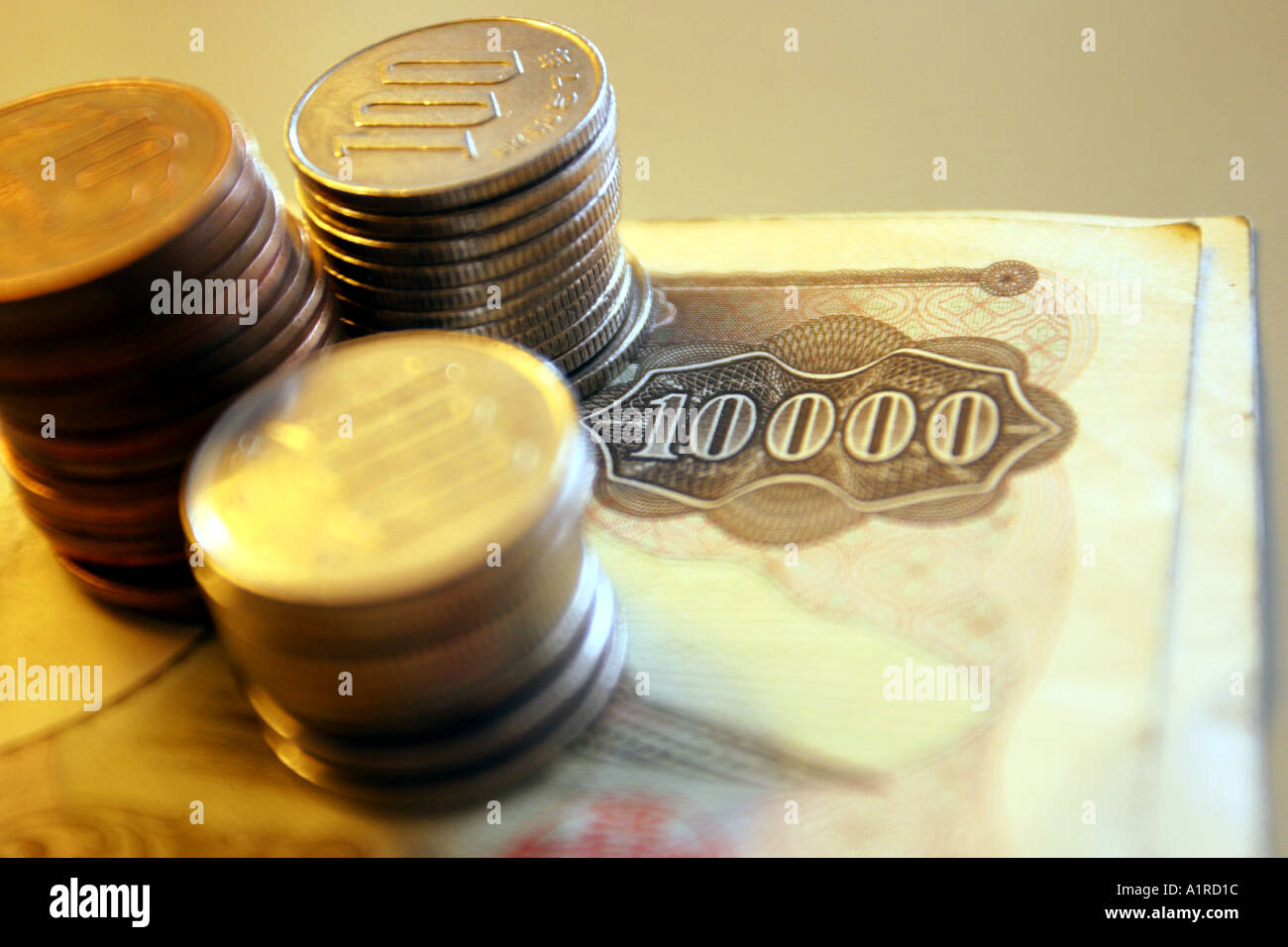 Japanese yen banknotes coins hi-res stock photography and images - Alamy