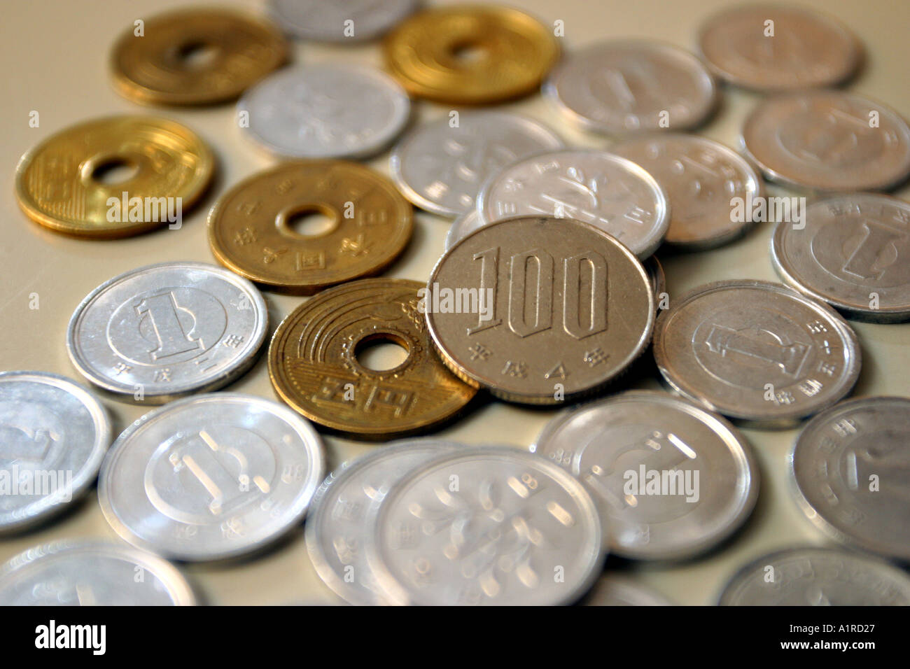Japanese coins Japanese coins on dollar notes blurred Stock Photo - Alamy