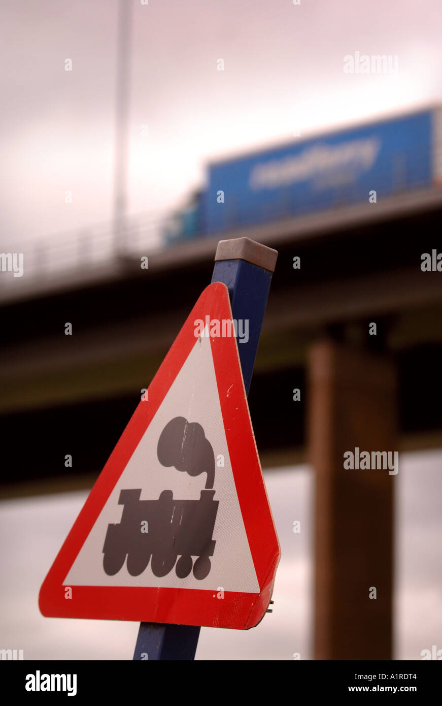 Lorry sign hi-res stock photography and images - Alamy