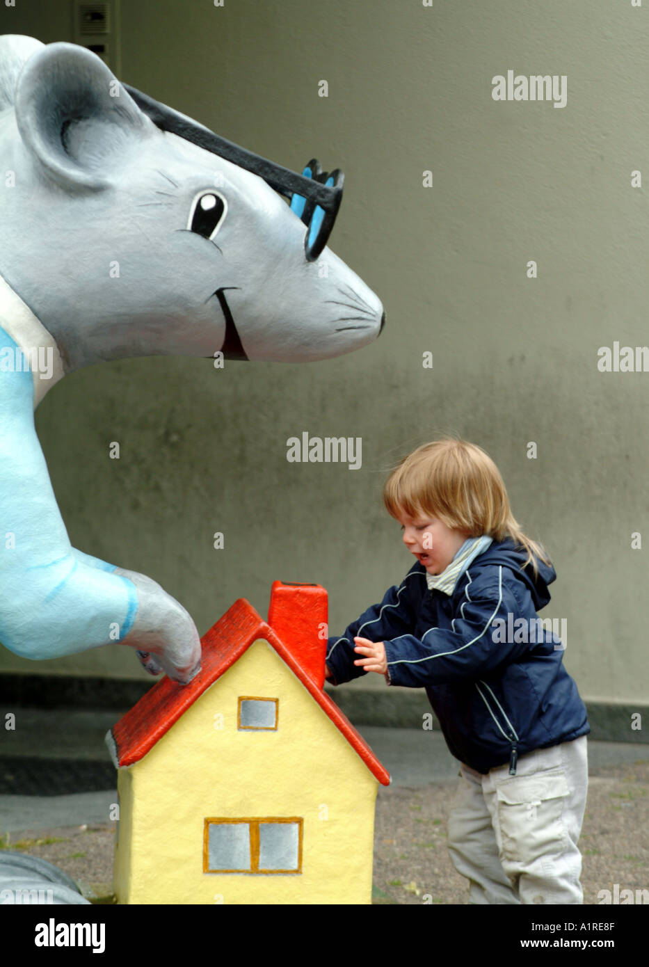 hameln rat rattus norvegicus brothers grimm pied piper of hamlyn house ...