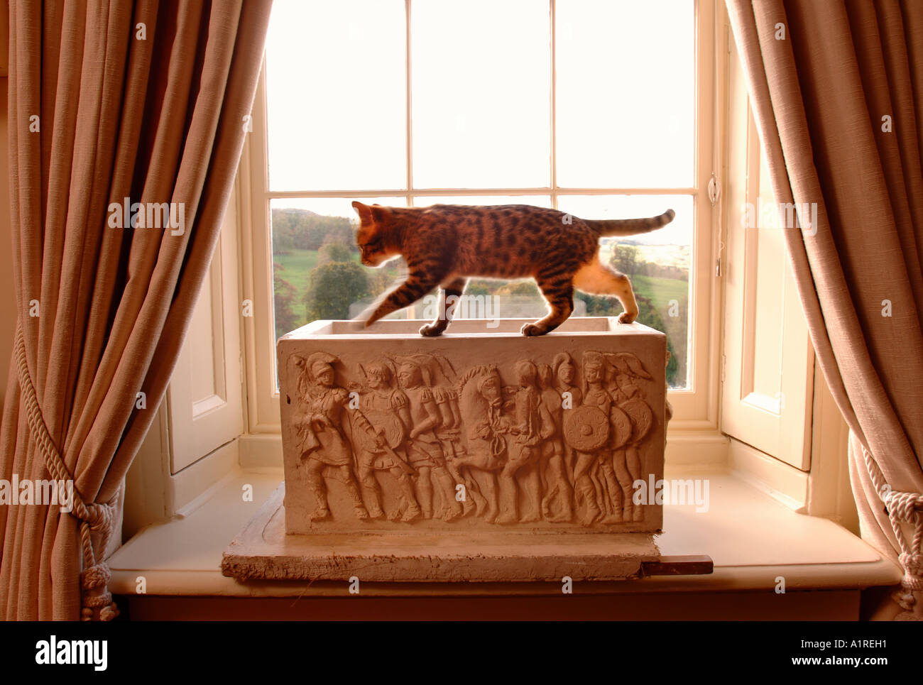 Assyrian artefacts hi-res stock photography and images - Alamy