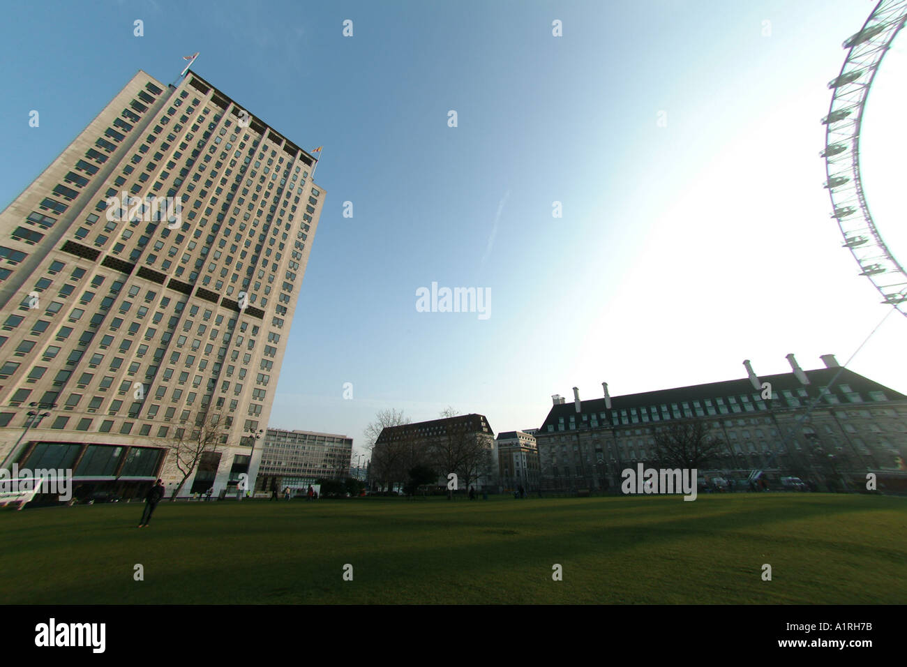 Outside shell building on southbank hi-res stock photography and images ...