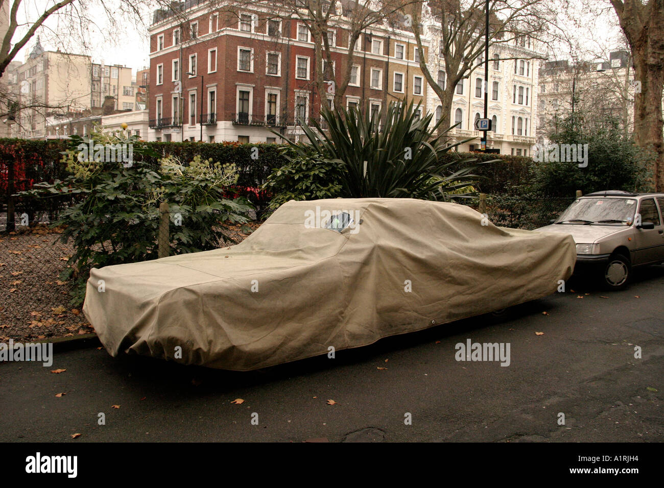 Car under wraps hi-res stock photography and images - Alamy