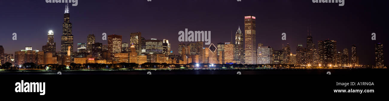 Chicago illinois night overview usa hi-res stock photography and images ...