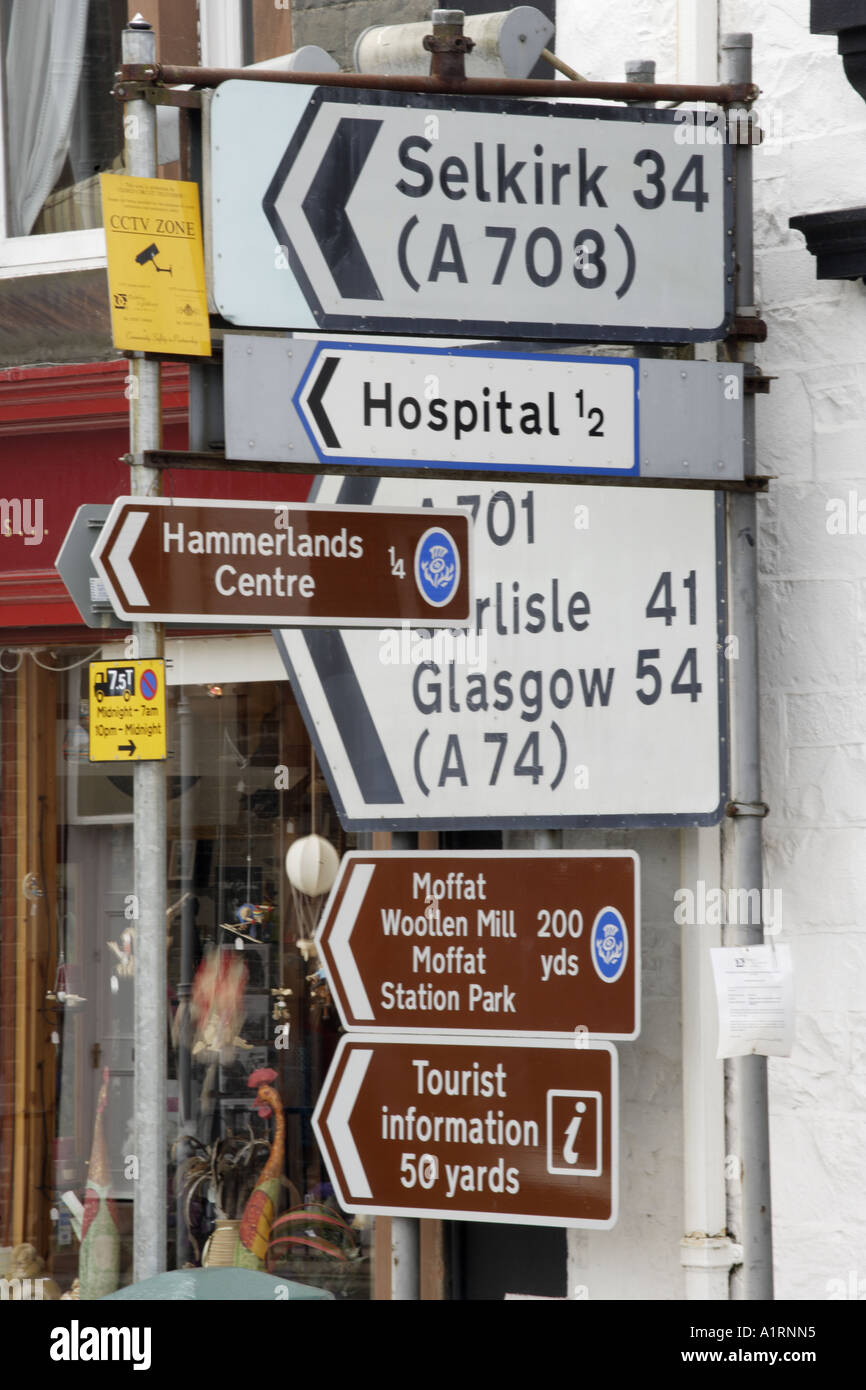 Confusing road signs uk hi-res stock photography and images - Alamy