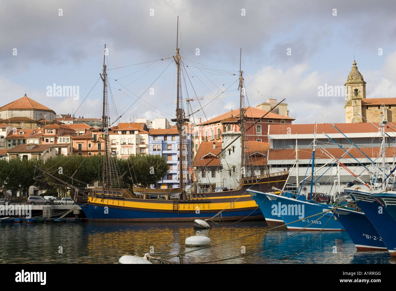 Spanish galleon in harbour costa hi-res stock photography and images ...