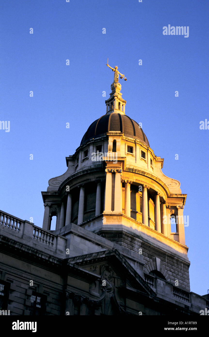 OLD BAILEY SCALES OF JUSTICE Stock Photo - Alamy