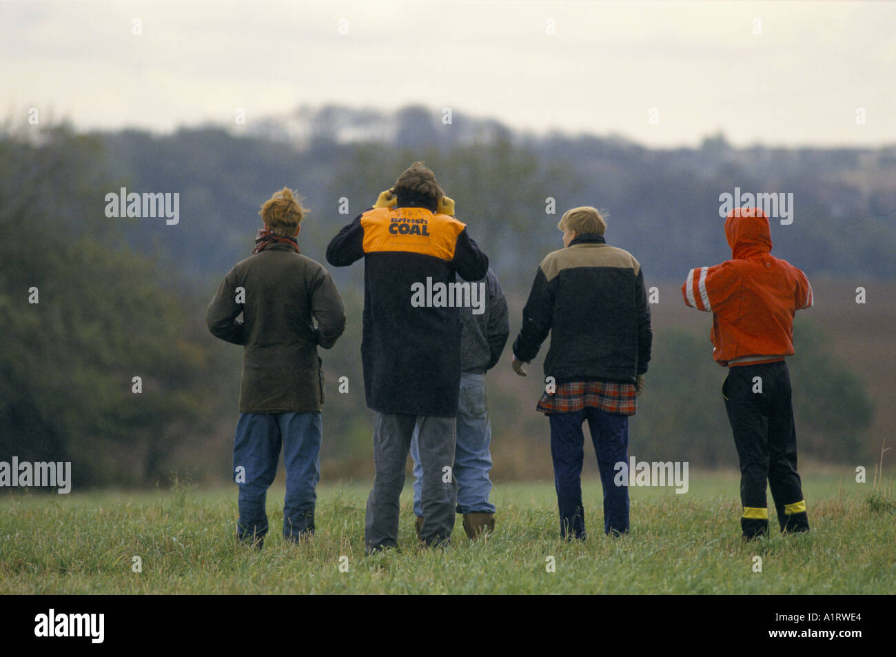 PEOPLE ON PLAIN LOOKING KIVETON PARK PIT PIT CLOSURES IN ...