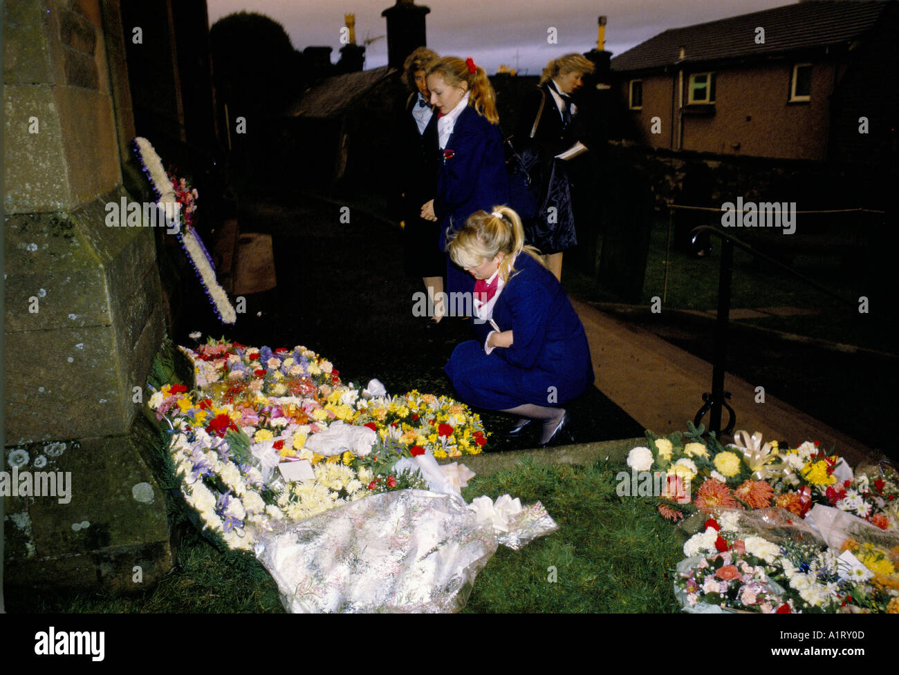 LOCKERBIE MEMORIAL SERVICE DRYFESDALE CEMETARY 04 01 1989 Stock Photo ...
