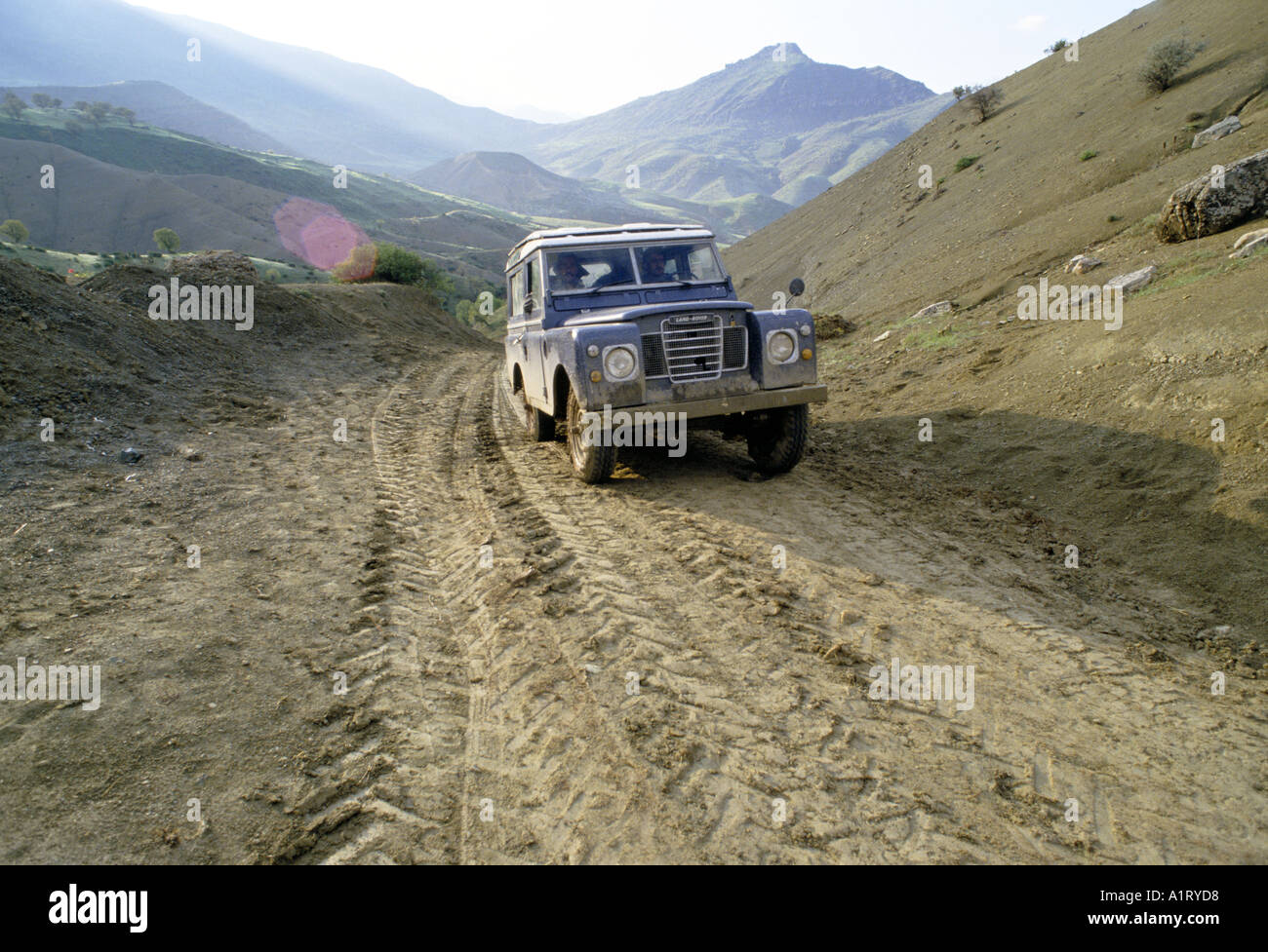 Middle east land rover hi-res stock photography and images - Alamy